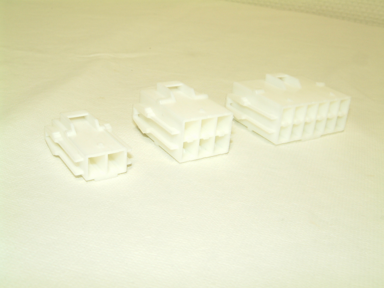 日圧コネクター: イーエスハーネス株式会社（UL認定工場）